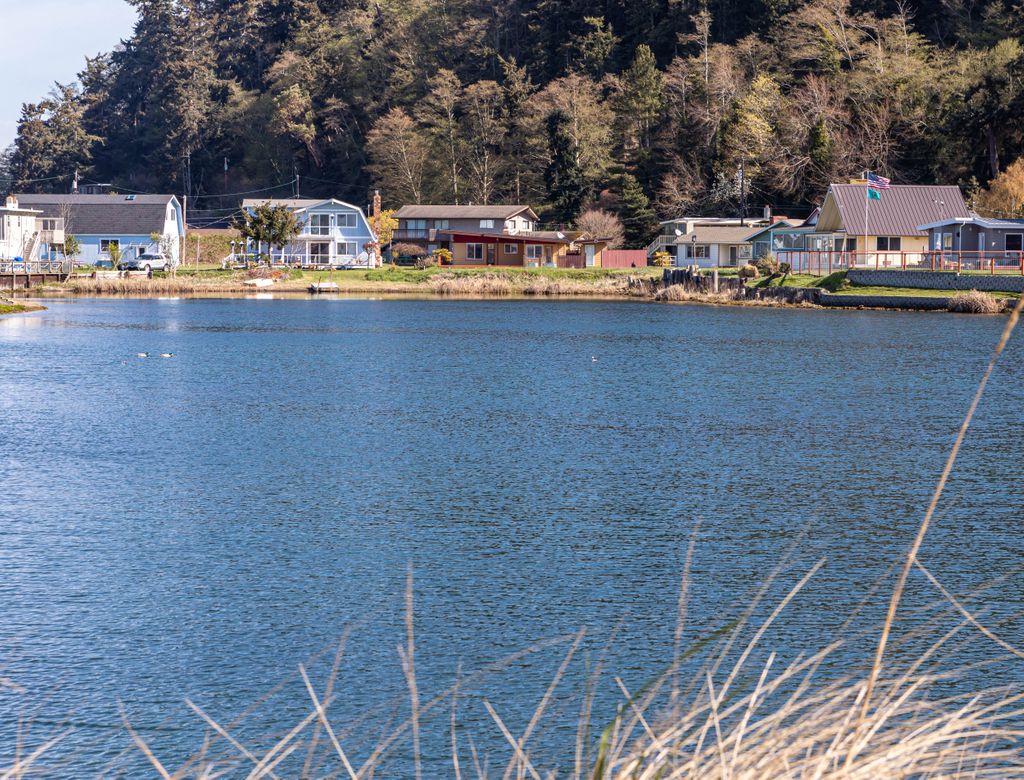 LAGOON POINT BUNGALOW